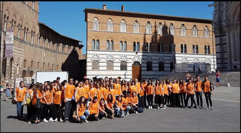 A Siena gli studenti all'Acropoli, imparano il lavoro. Indrizzi: A Siena gli studenti all'Acropoli, imparano il lavoro. Indrizzi:
